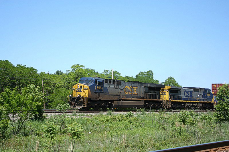 CSX 695